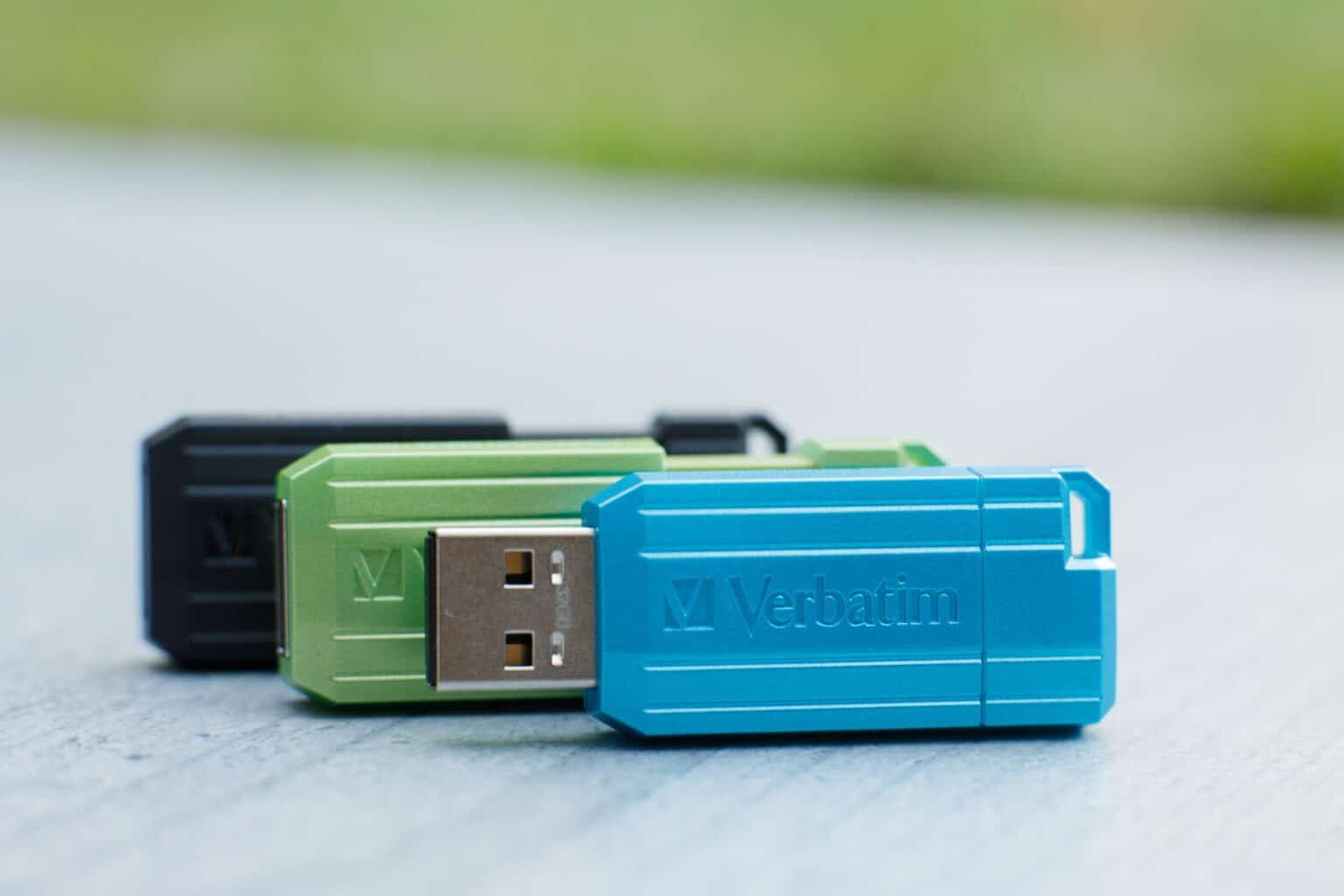 Pinstripe USB 2.0 Drive – Lightweight, Portable Storage | Verbatim